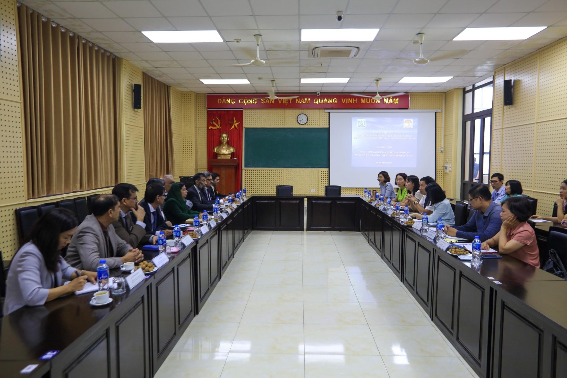 Học viện Hành chính Quốc gia trao đổi hợp tác với Trường Quản lý quốc ...